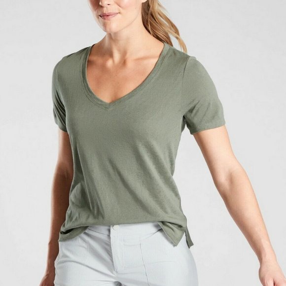Athleta | Tops | Athleta Laurel Olive Scoop Vneck Short Sleeve Breezy ...